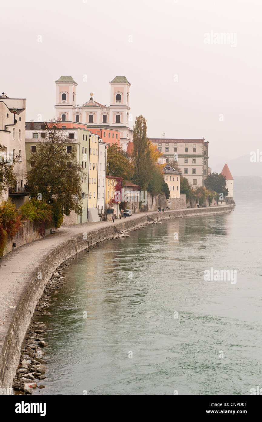 Das flussgasthaus -Fotos und -Bildmaterial in hoher Auflösung – Alamy