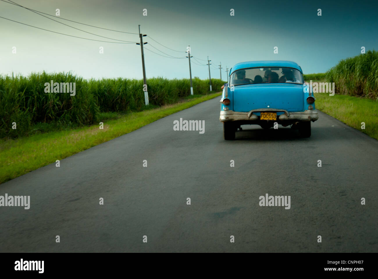 Voll mit menschen beladen -Fotos und -Bildmaterial in hoher Auflösung ...