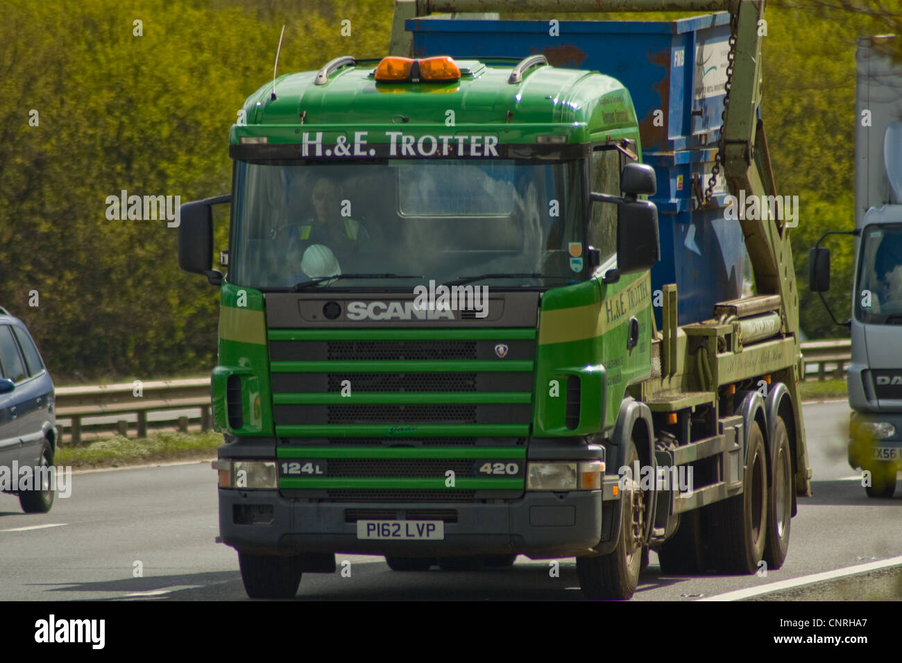 Skip lorry -Fotos und -Bildmaterial in hoher Auflösung – Alamy
