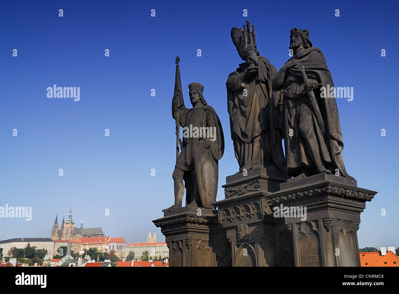 Prag-Karlsbrücke Statue des Heiligen Norbert von Xanten Stockfotografie ...