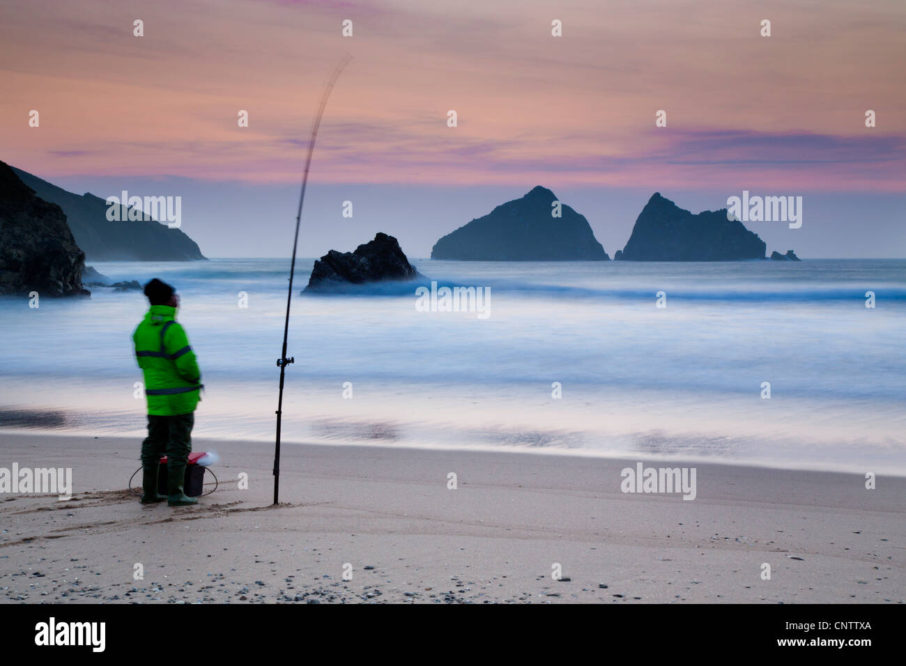 Meeresangeln vom strand aus -Fotos und -Bildmaterial in hoher Auflösung ...