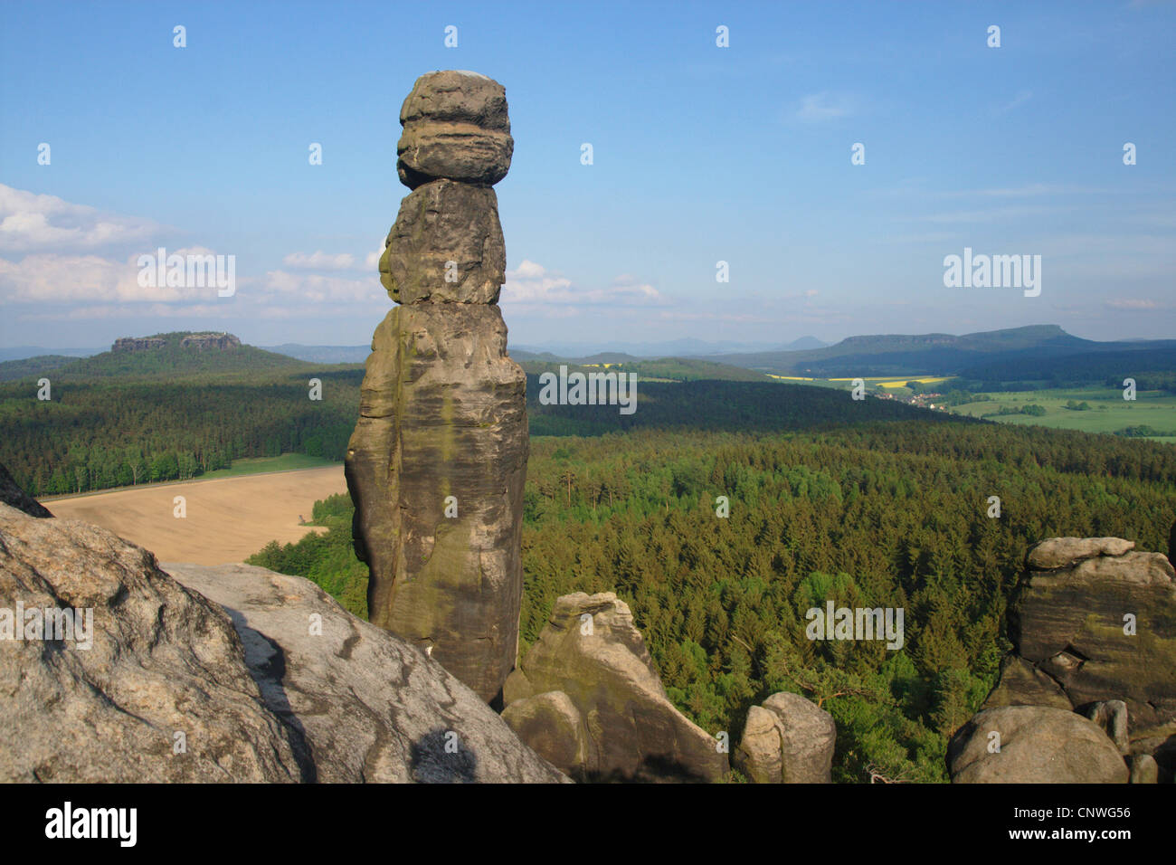 Elbe sandstein berge bereich rock wand berg -Fotos und -Bildmaterial in ...