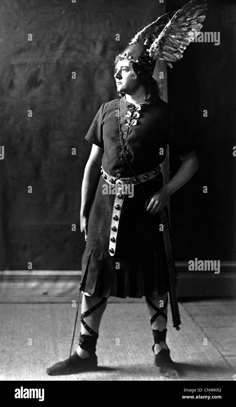 Geflügelter helm oder helm -Fotos und -Bildmaterial in hoher Auflösung – Alamy