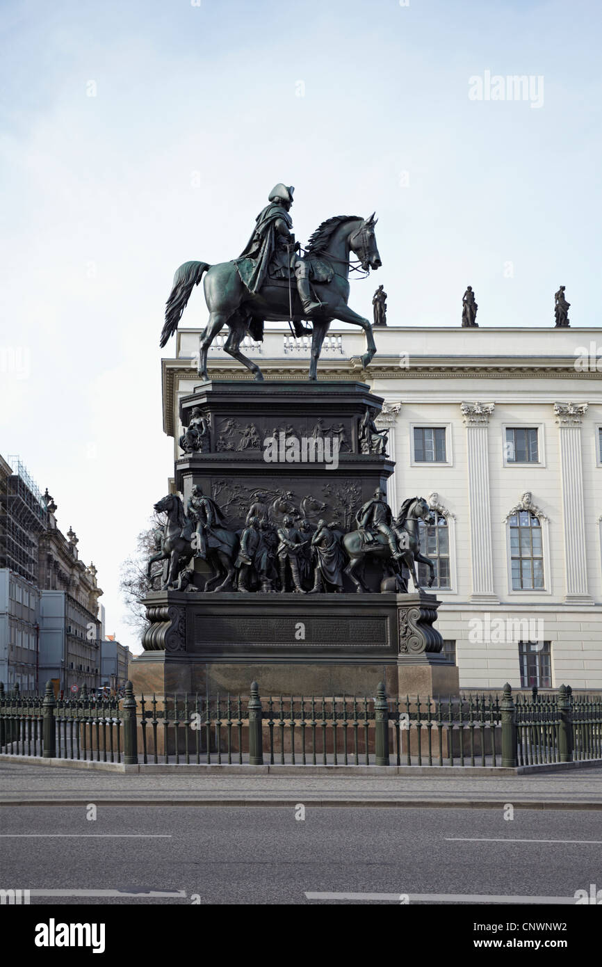 Statue von unter den linden -Fotos und -Bildmaterial in hoher Auflösung ...