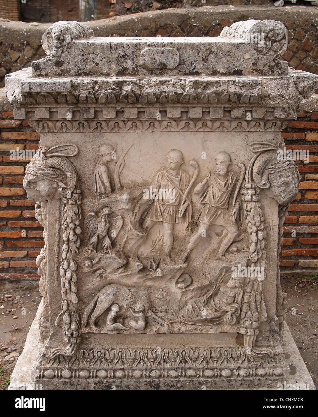 Altar von Romulus und Remus, Ostia Antica, Rom Stockfotografie - Alamy