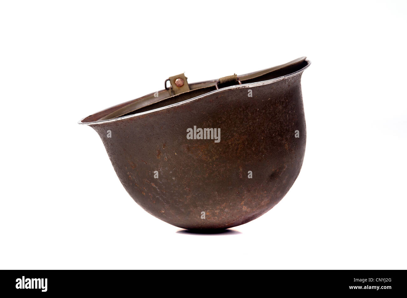 Vintage military helmet Ausgeschnittene Stockfotos und -bilder - Alamy