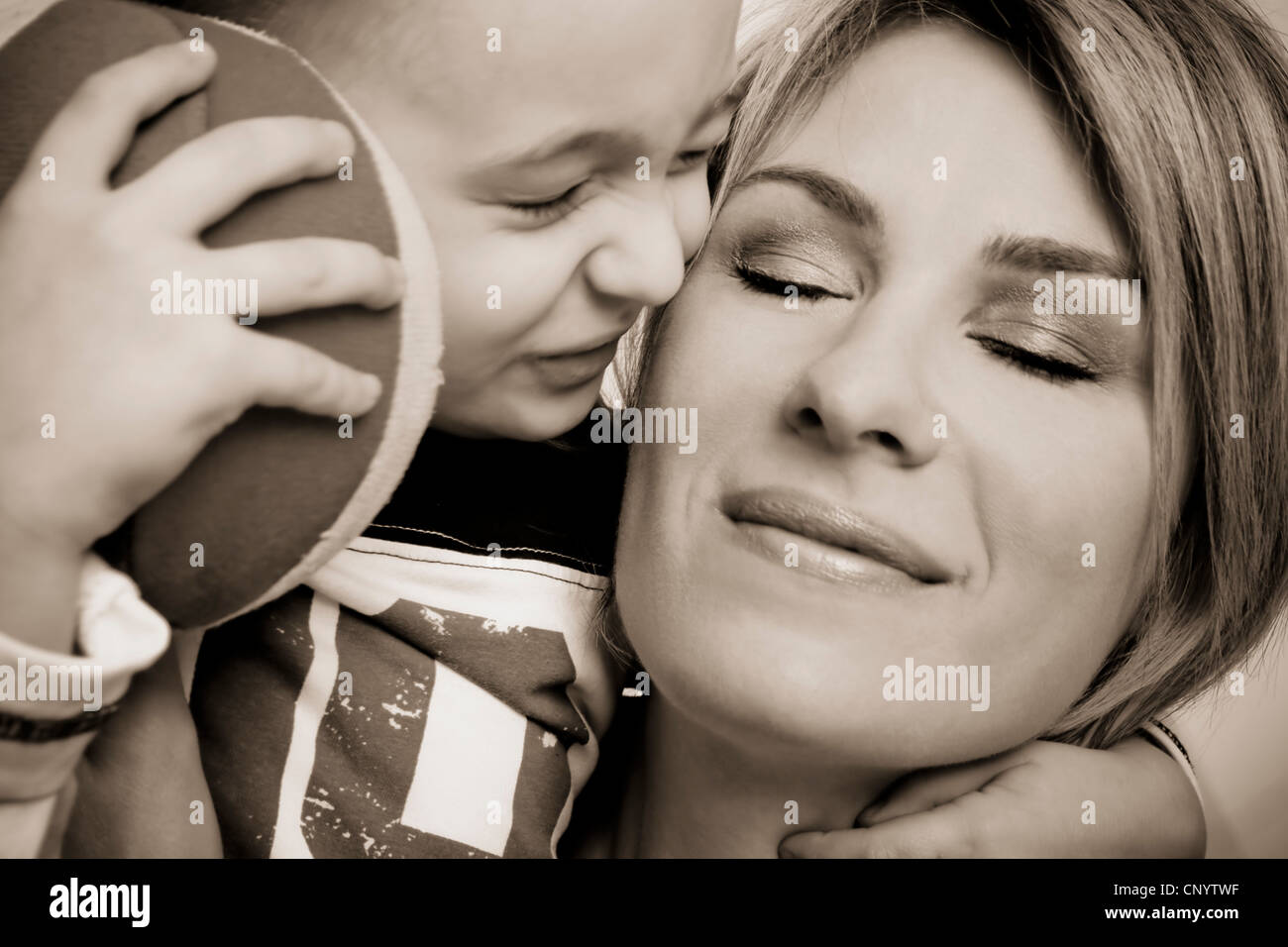 Schwarze familie familien eltern eltern kind kinder -Fotos und -Bildmaterial in hoher Auflösung ...