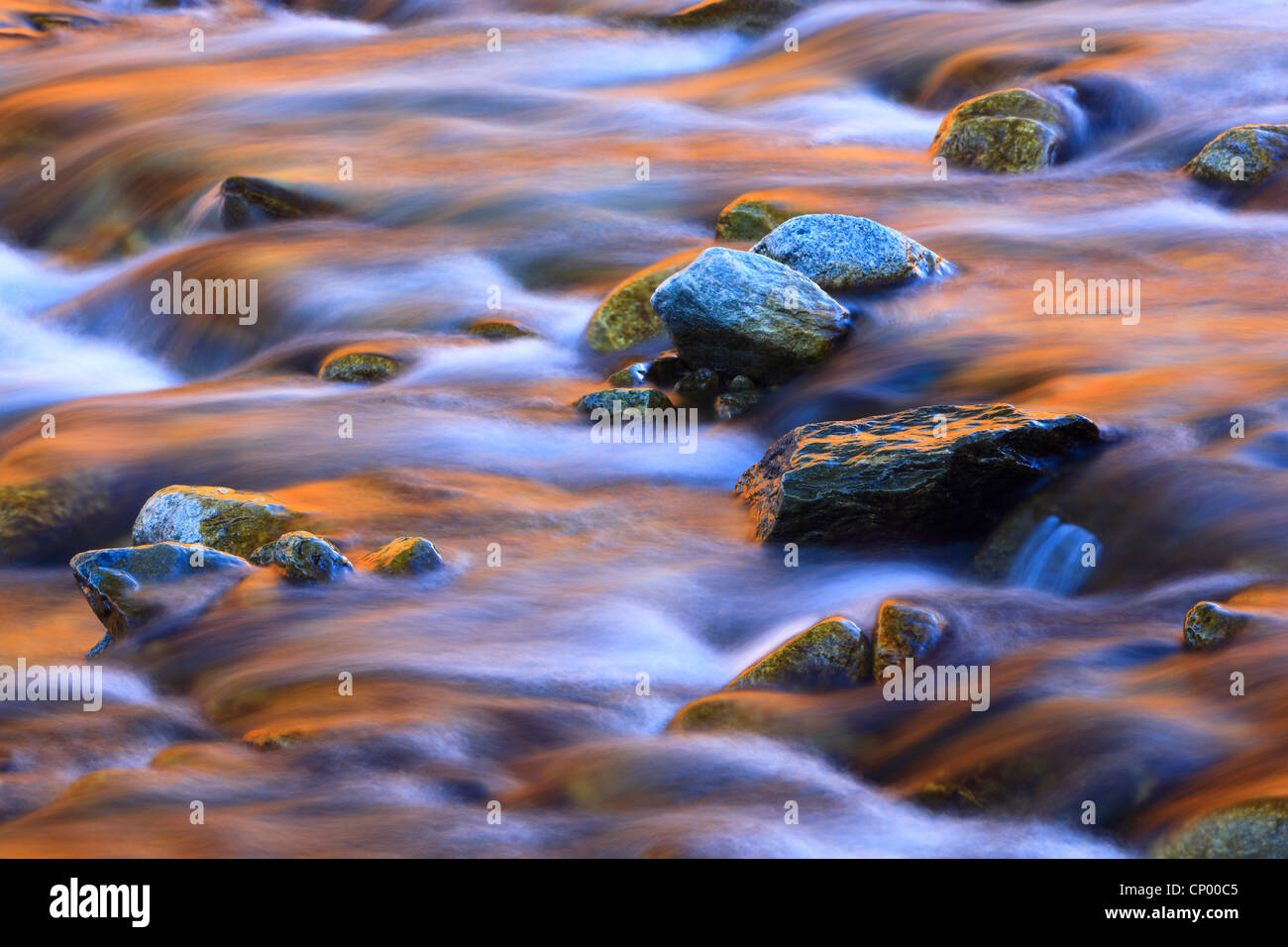 Kieseliges flussbett -Fotos und -Bildmaterial in hoher Auflösung – Alamy