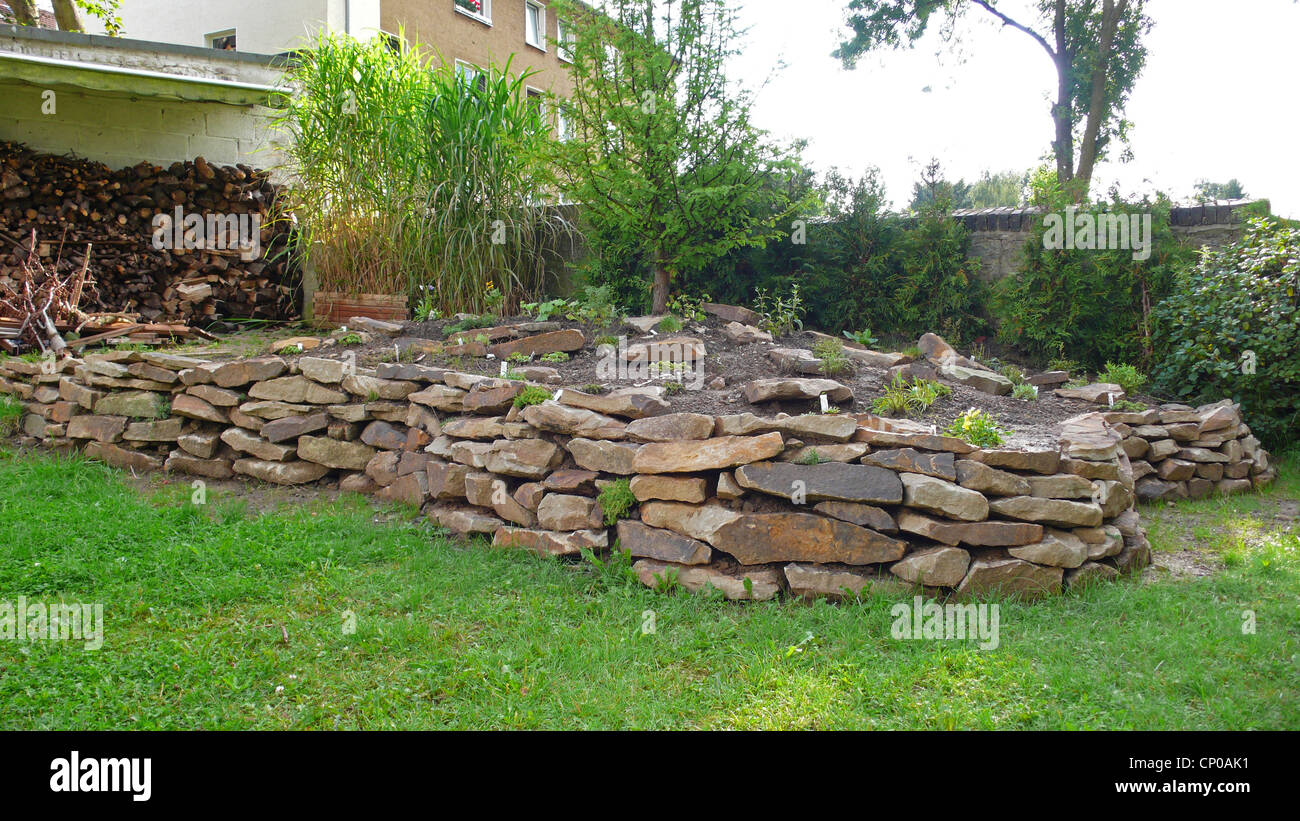 Steinmauern hecken -Fotos und -Bildmaterial in hoher Auflösung – Alamy
