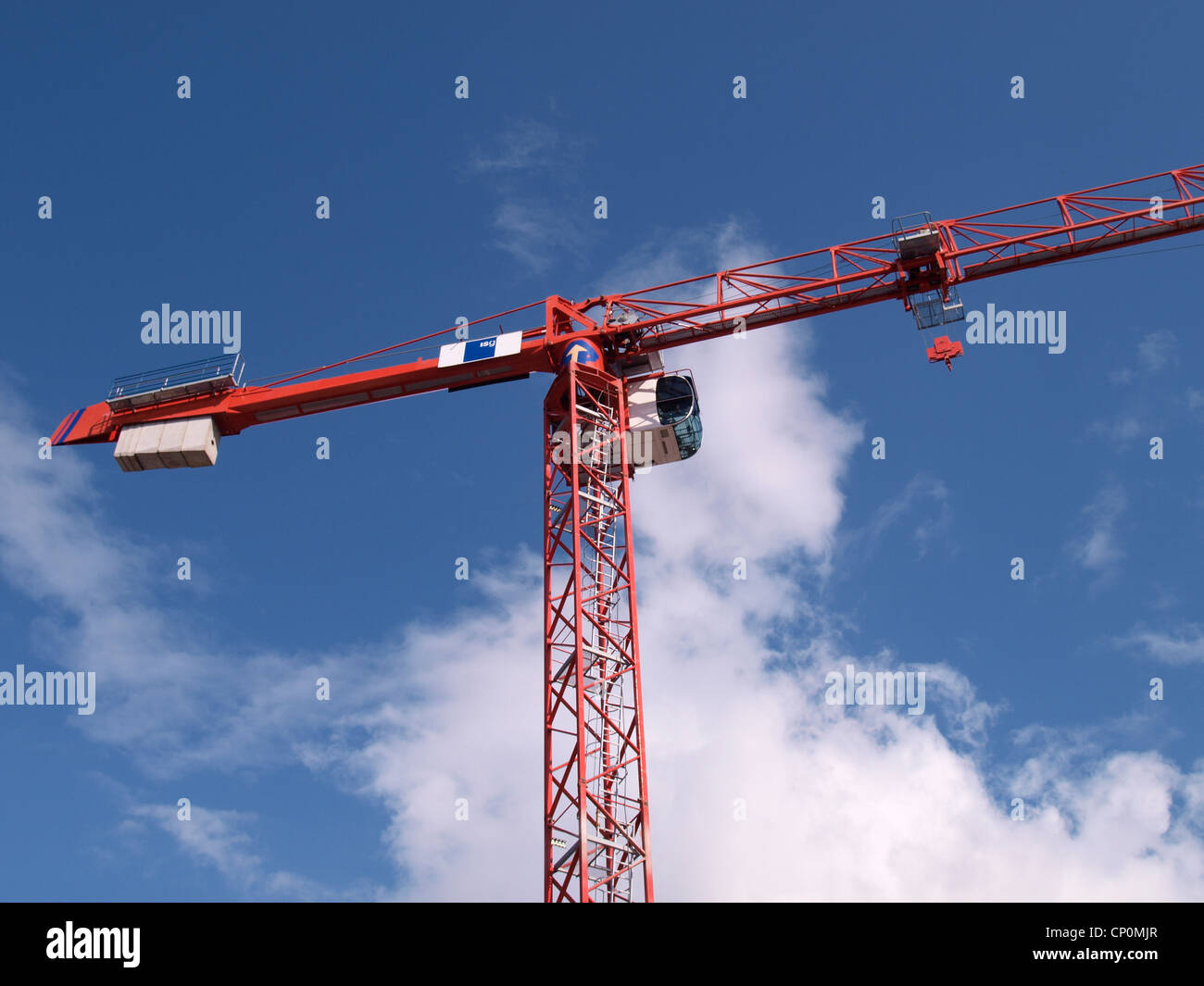 Counterbalance crane -Fotos und -Bildmaterial in hoher Auflösung – Alamy