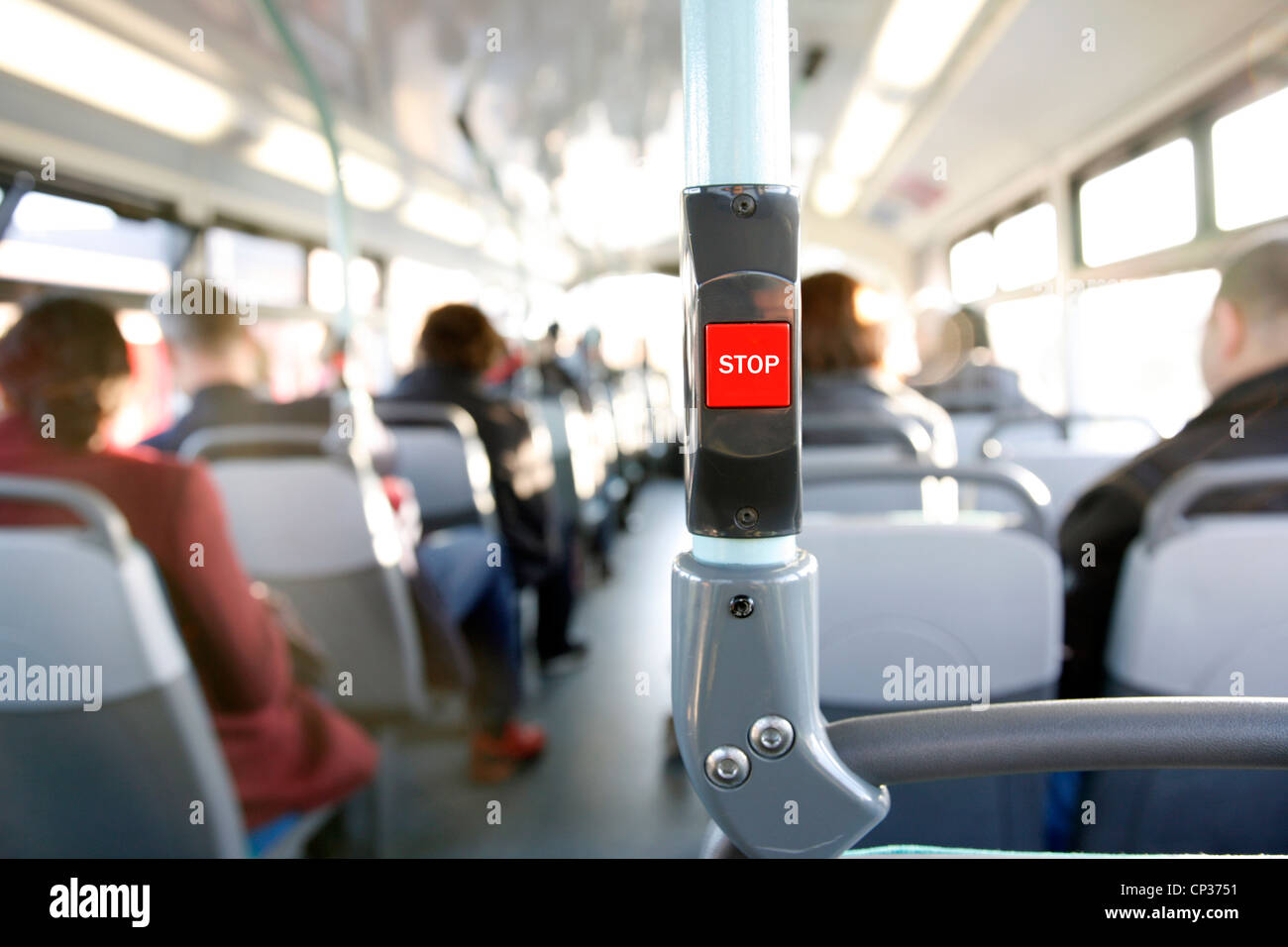 Stop sign inside bus -Fotos und -Bildmaterial in hoher Auflösung – Alamy