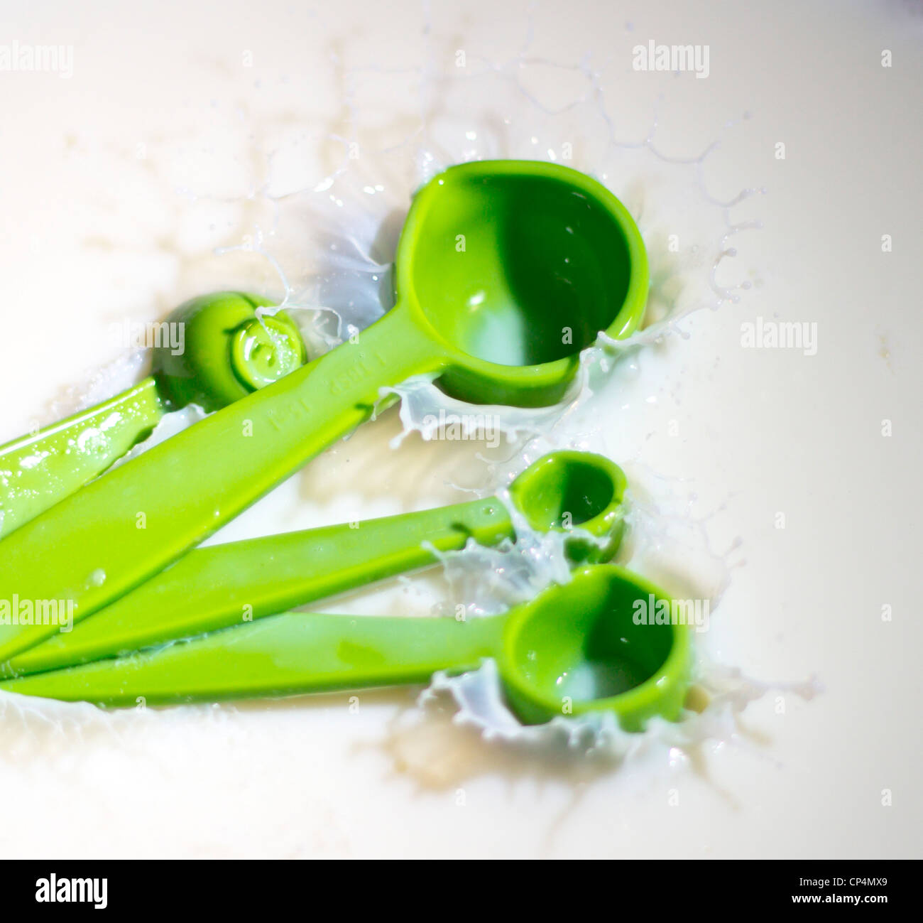 Messbecher kueche milch -Fotos und -Bildmaterial in hoher Auflösung – Alamy