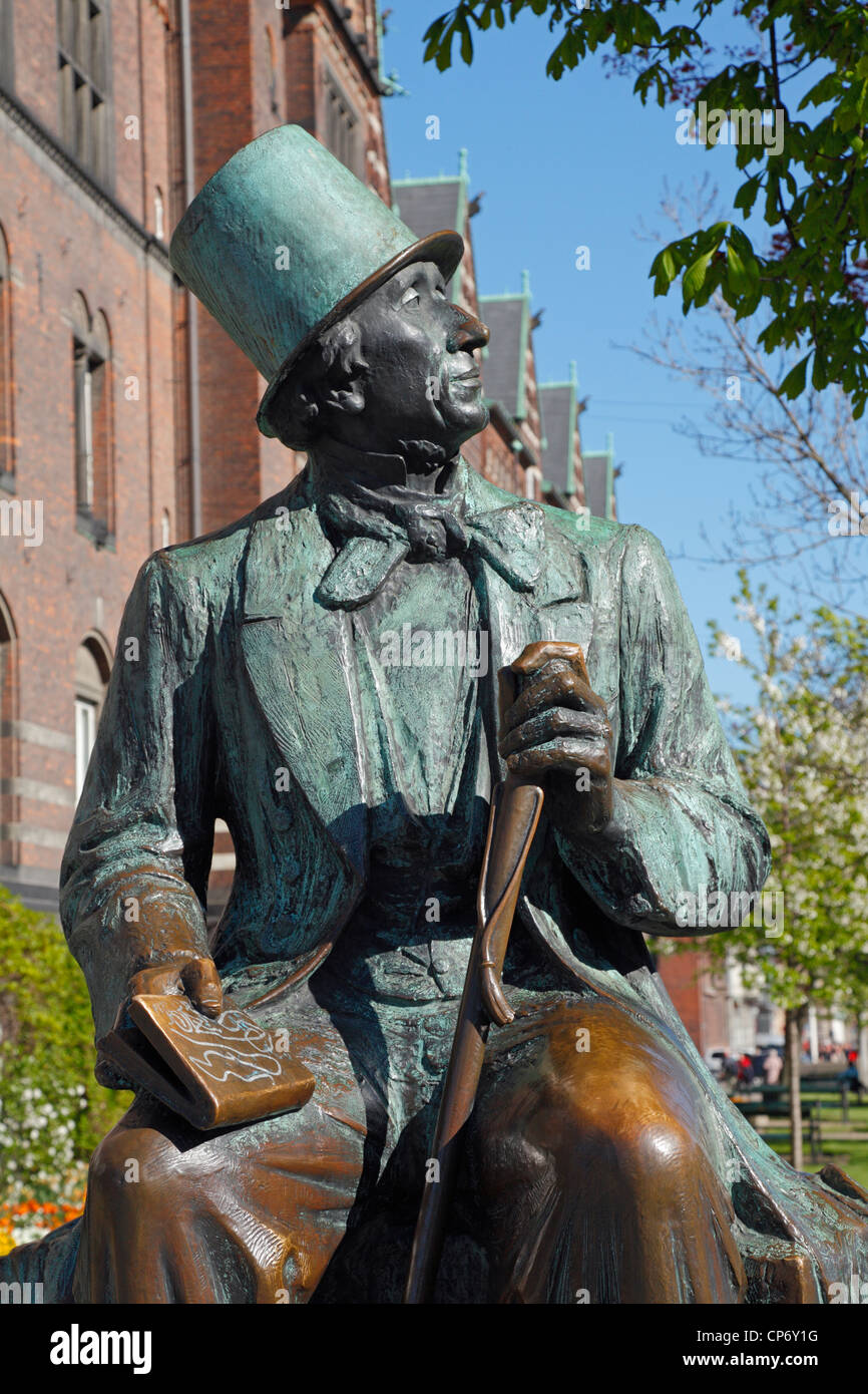 Die Statue des Märchen- und Schriftsteller Hans Christian Andersen ...
