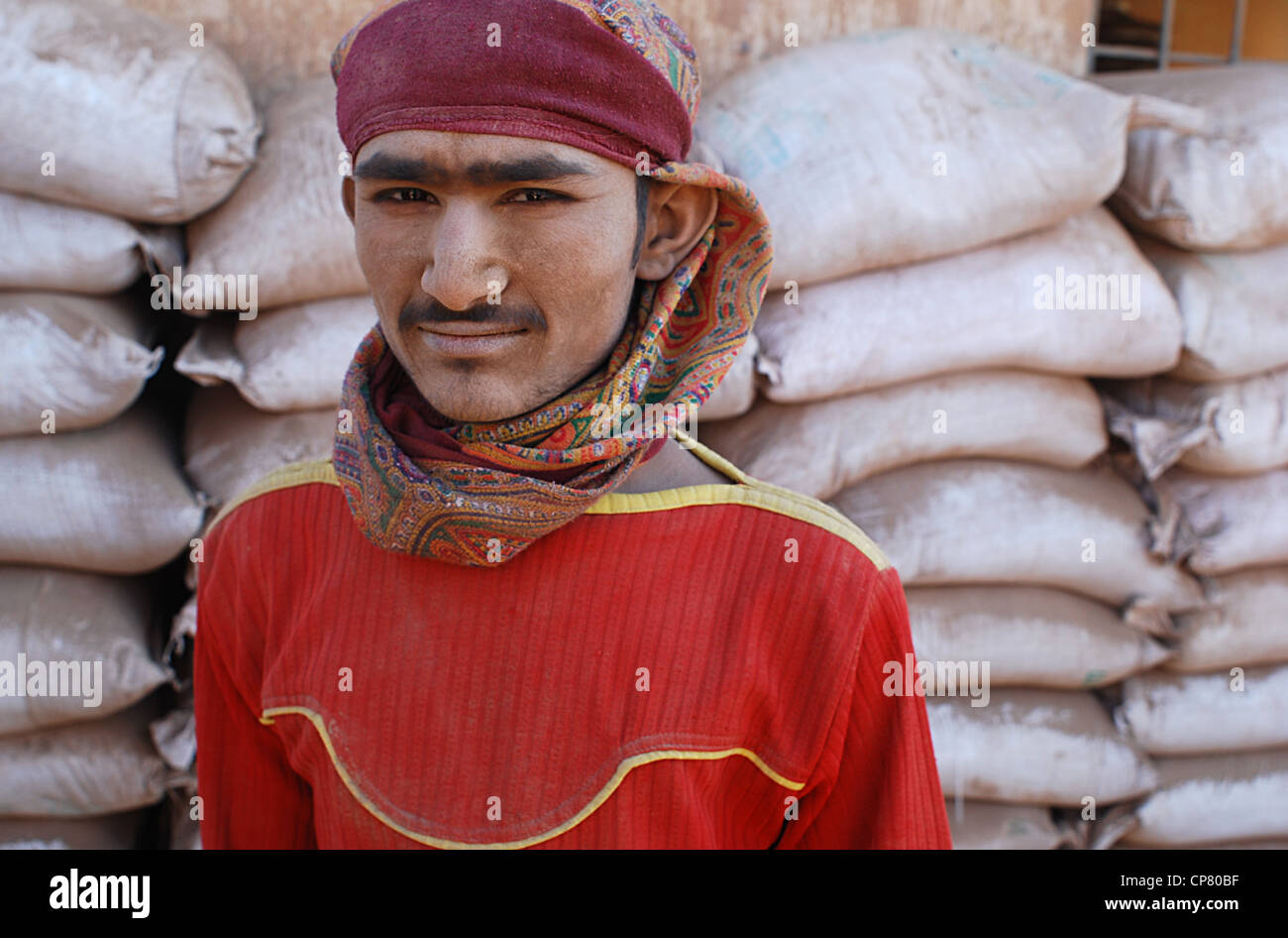 Factory worker india -Fotos und -Bildmaterial in hoher Auflösung – Alamy