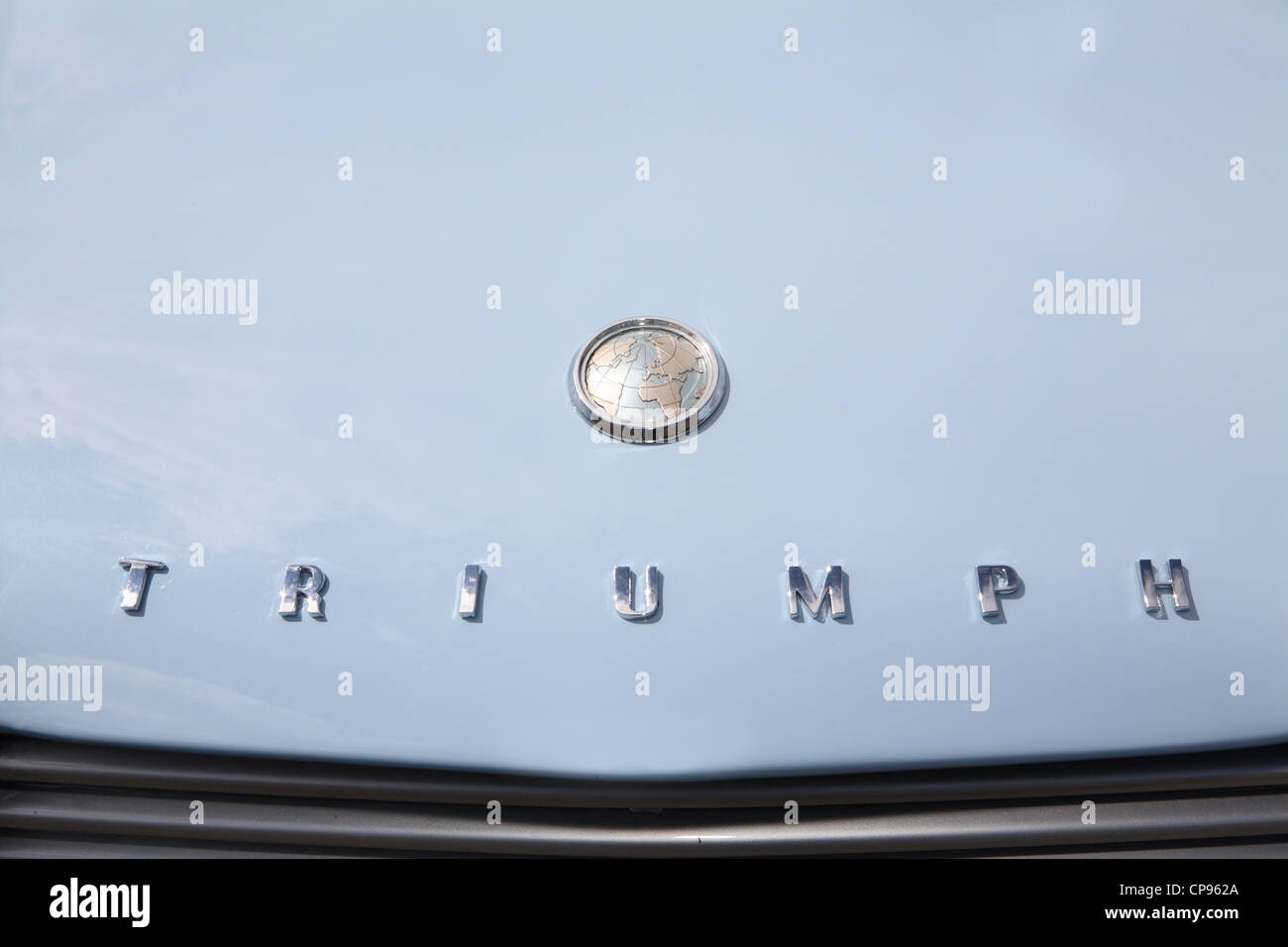 Triumph auto abzeichen -Fotos und -Bildmaterial in hoher Auflösung – Alamy