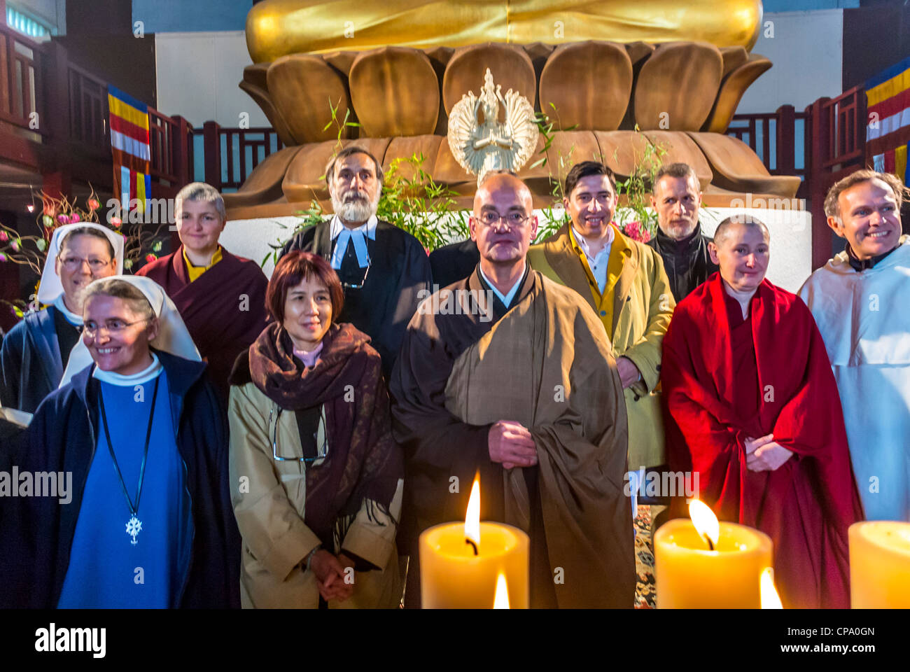 Priester und nonne -Fotos und -Bildmaterial in hoher Auflösung – Alamy