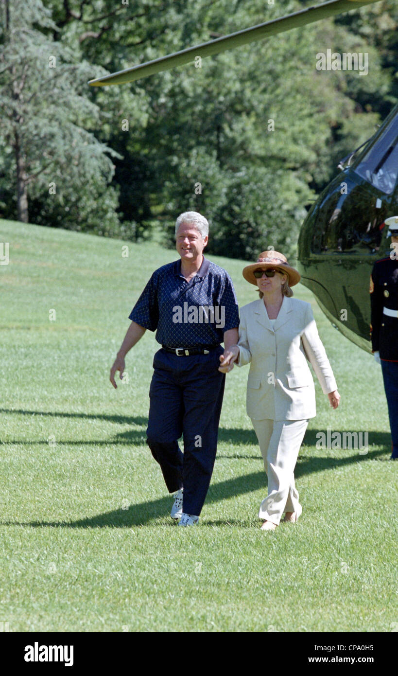 Präsident Bill Clinton und die First Lady Hillary Clinton zurück von ...