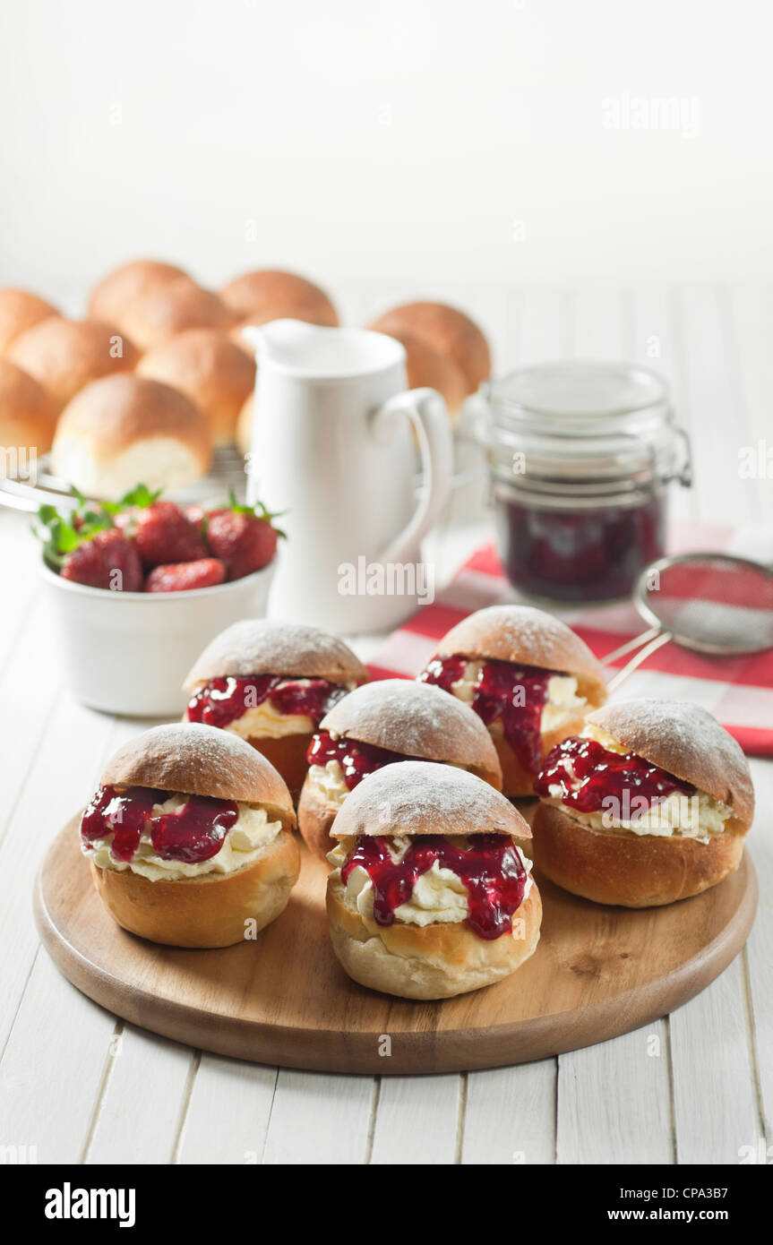 Devonshire teilt. Marmelade und Sahne Brötchen aus dem Westen des ...