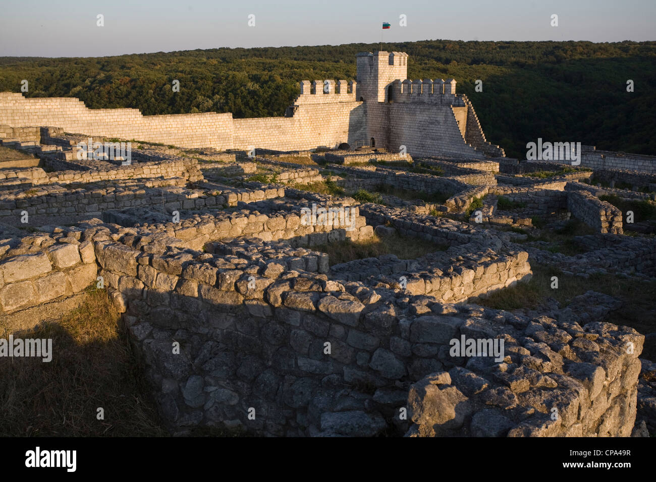 Schumen Festung Historisch-Archäologisches Reservat bei Sonnenuntergang ...