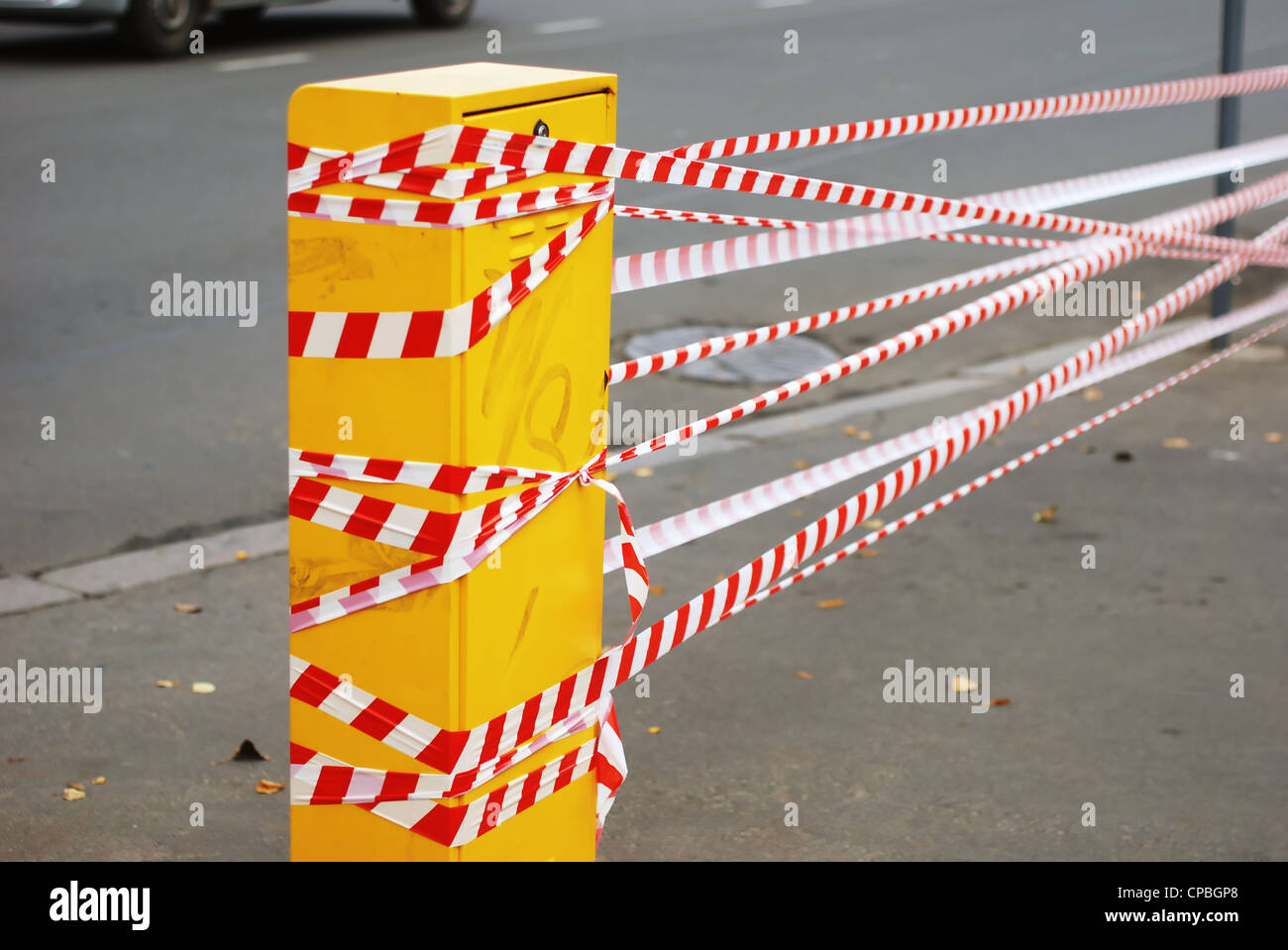 Barrier tape red white street -Fotos und -Bildmaterial in hoher ...
