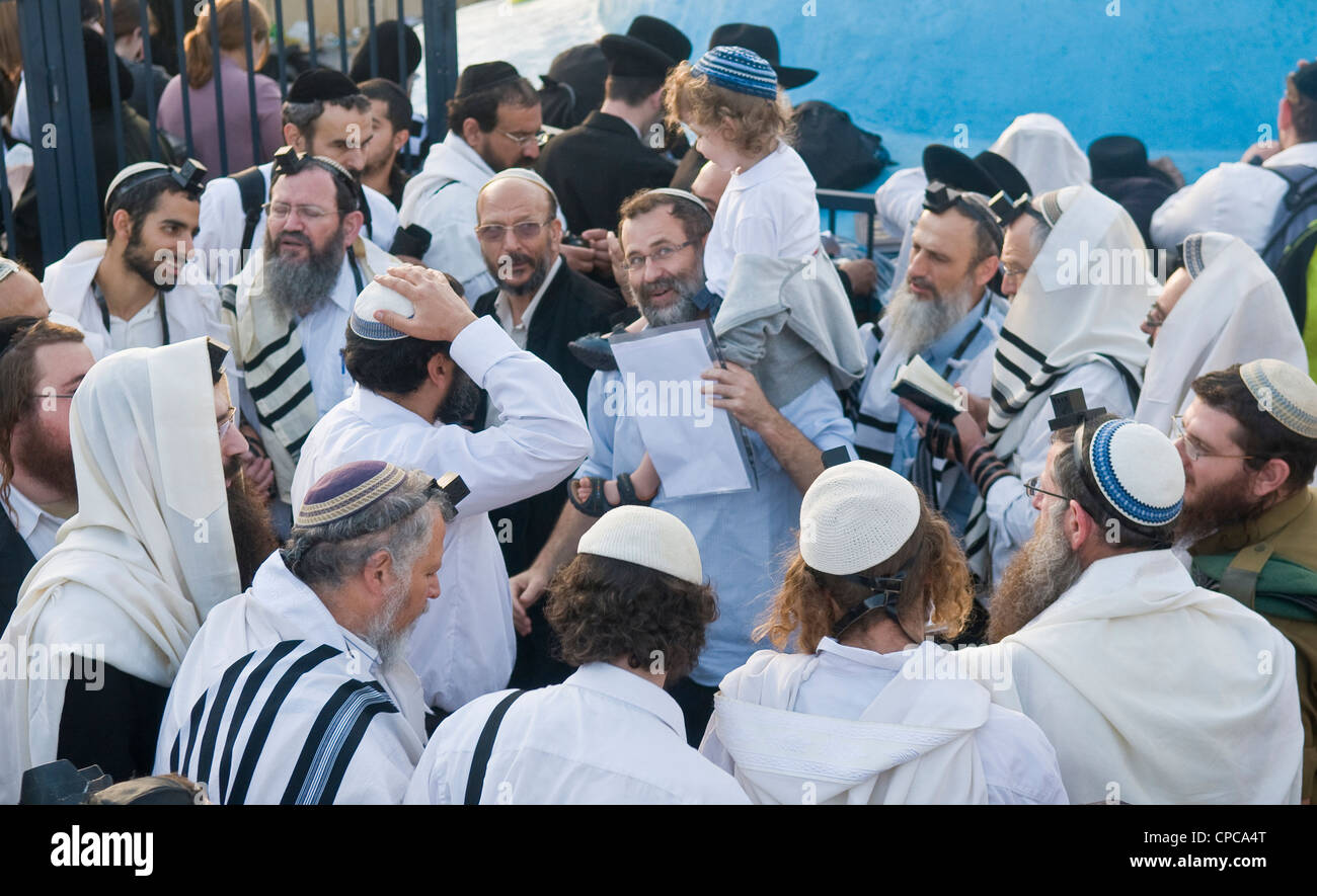 Orthodoxe Juden feiert Lag Ba'omer in Bar Yochai Grab in Meron, Israel ...