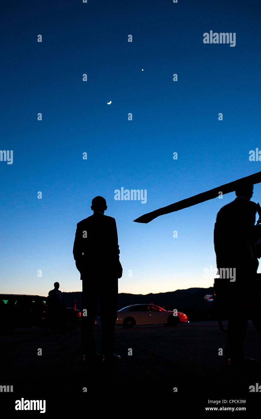 Einsteigen in marine one bei nacht -Fotos und -Bildmaterial in hoher ...