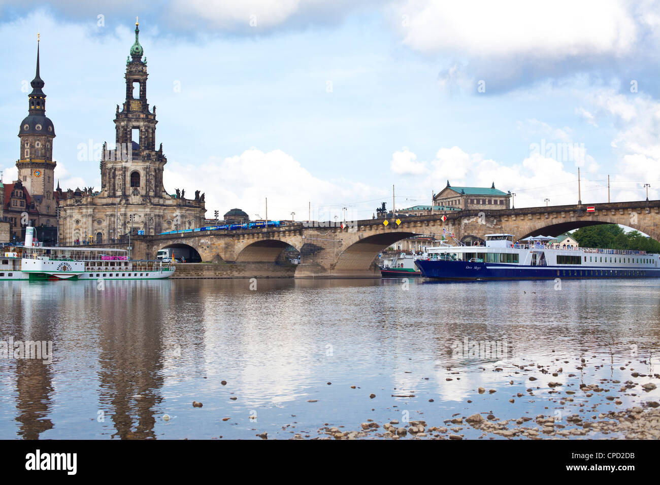 Kreuzfahrtschiff deutschland sachsen -Fotos und -Bildmaterial in hoher ...