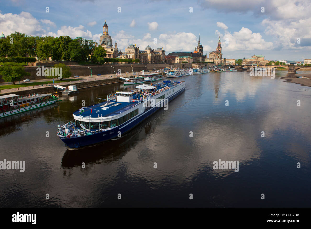 Kreuzfahrtschiffe auf den Fluss Elbe, Dresden, Sachsen, Deutschland ...