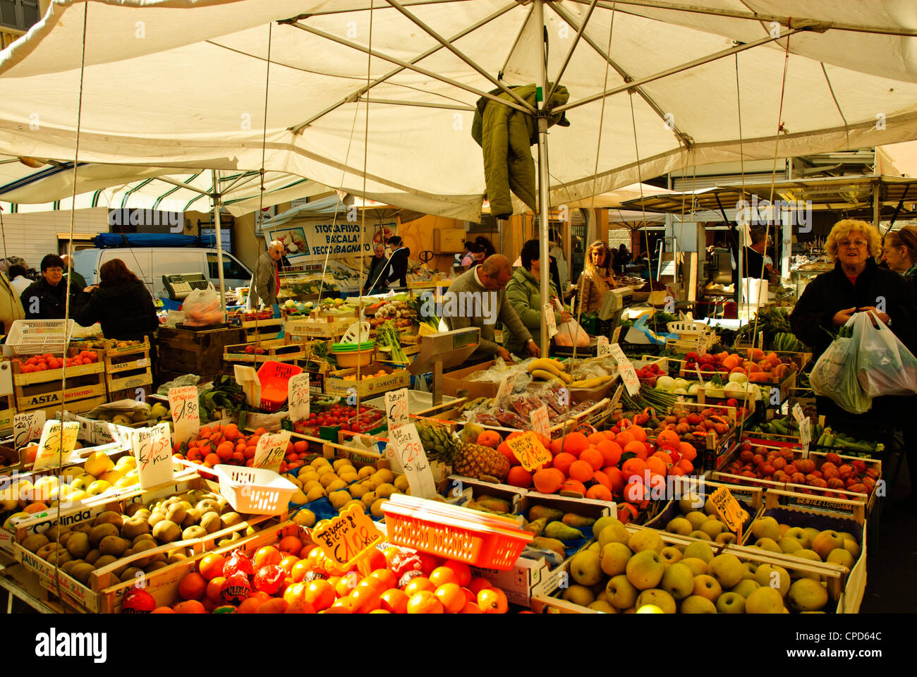 Gemüse fisch käse obst blumen -Fotos und -Bildmaterial in hoher ...