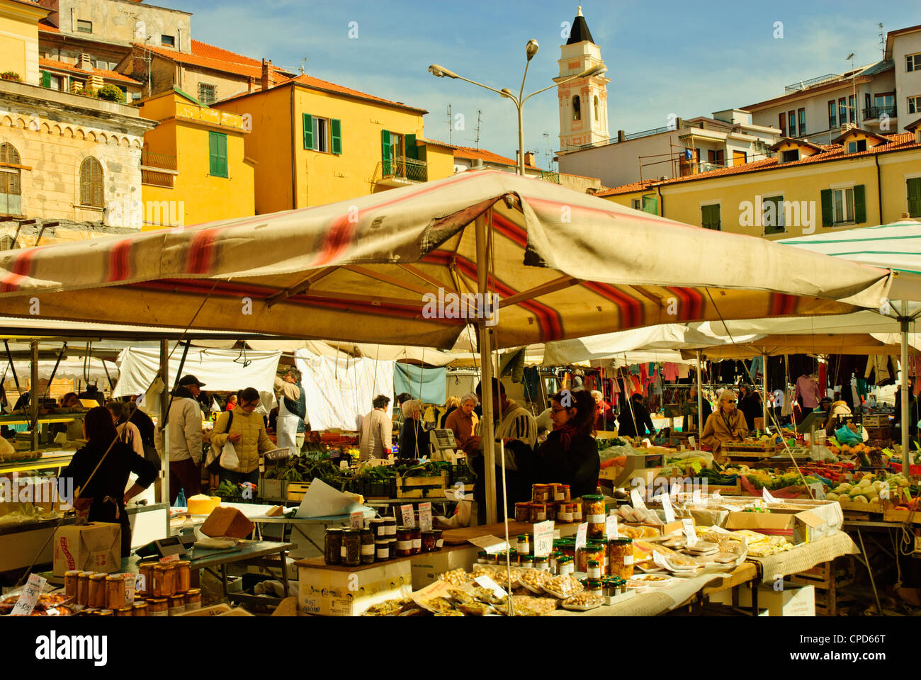 Gemüse fisch käse obst blumen -Fotos und -Bildmaterial in hoher ...