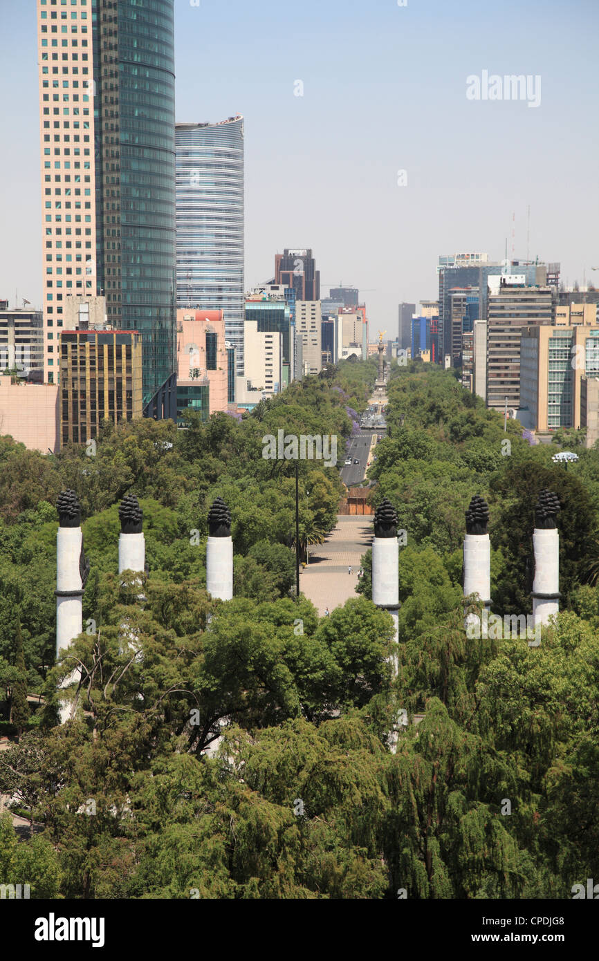 Blick auf den Paseo De La Reforma, Monumento ein Los Niños Heroes ...