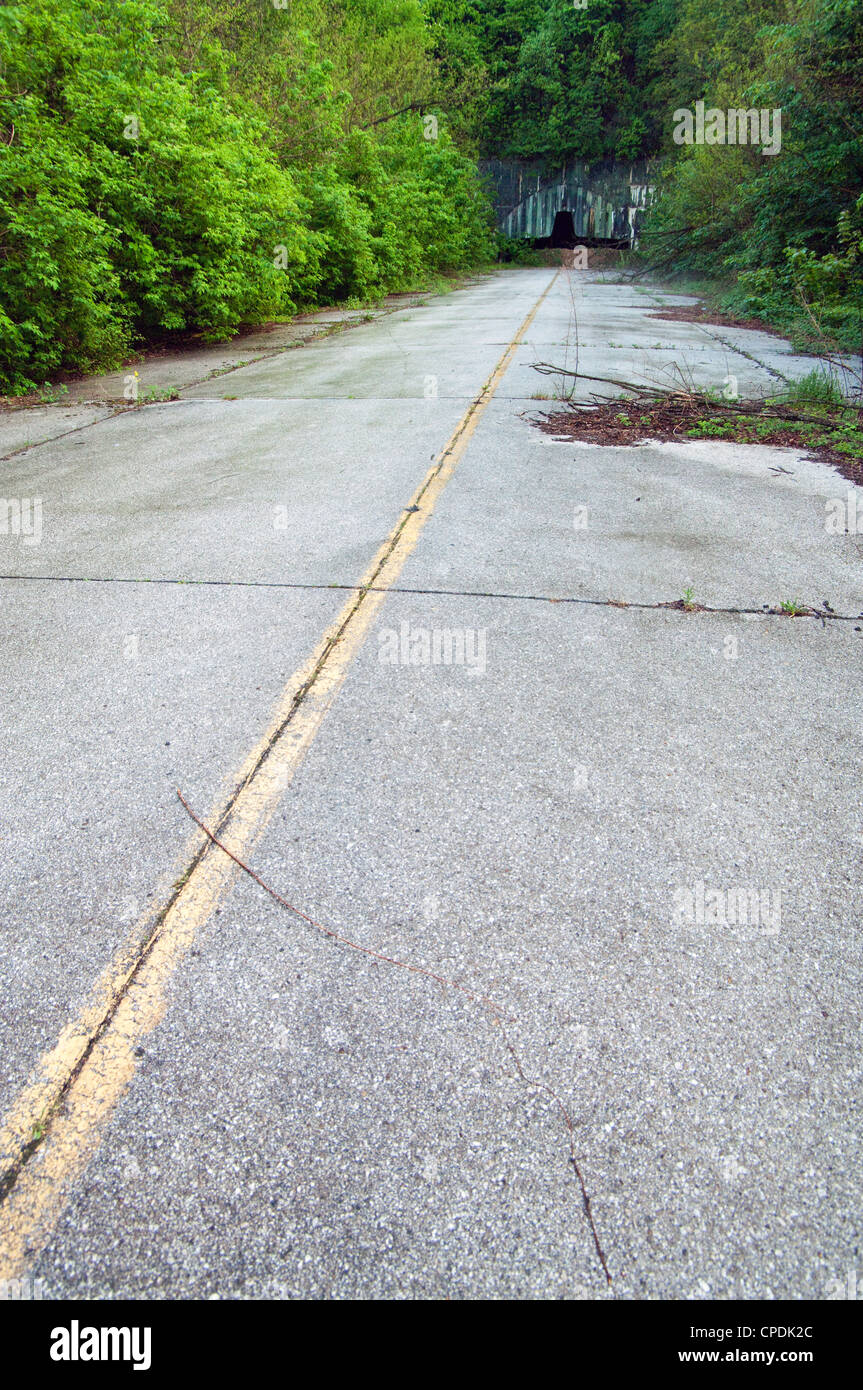 Zeljava unterirdischen airbase -Fotos und -Bildmaterial in hoher ...