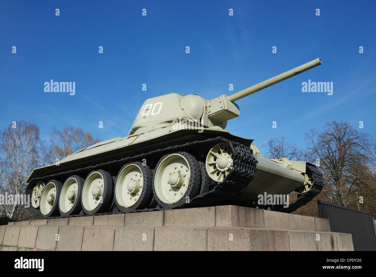 Sowjetisches Kriegsdenkmal Panzer Berlin Stockfotos und -bilder Kaufen - Alamy