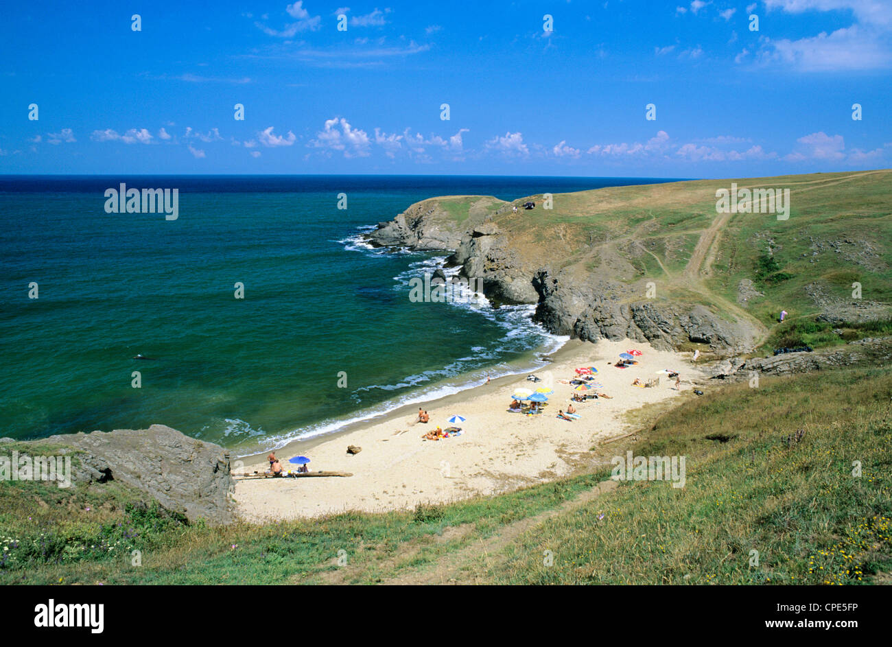 Strand an der zerklüfteten Küste Sinemoretz, Schwarzmeer Küste ...