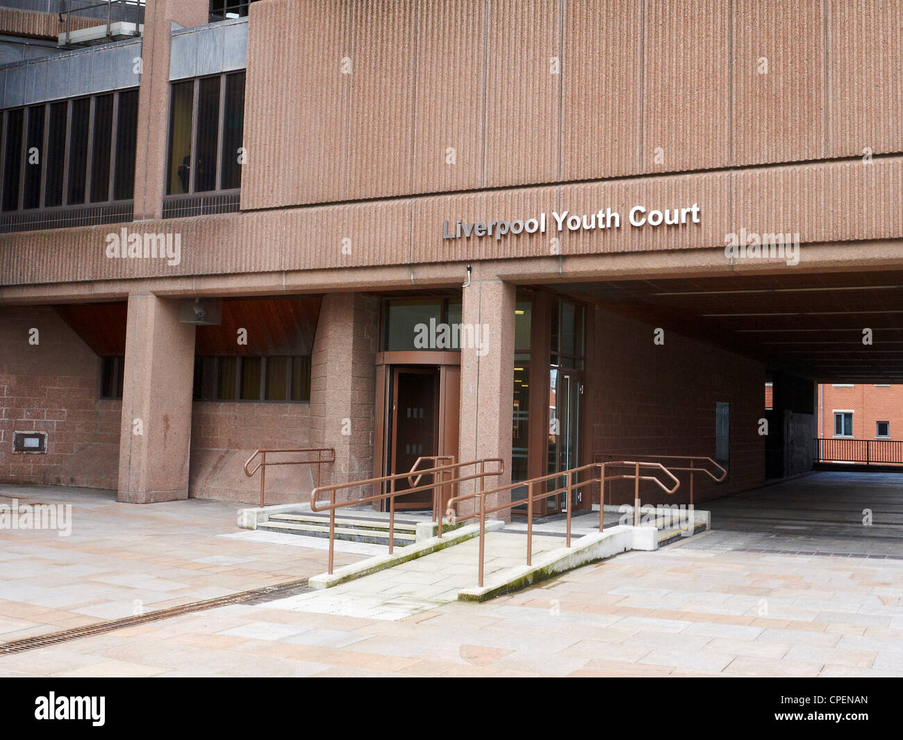 Liverpool youth court -Fotos und -Bildmaterial in hoher Auflösung – Alamy