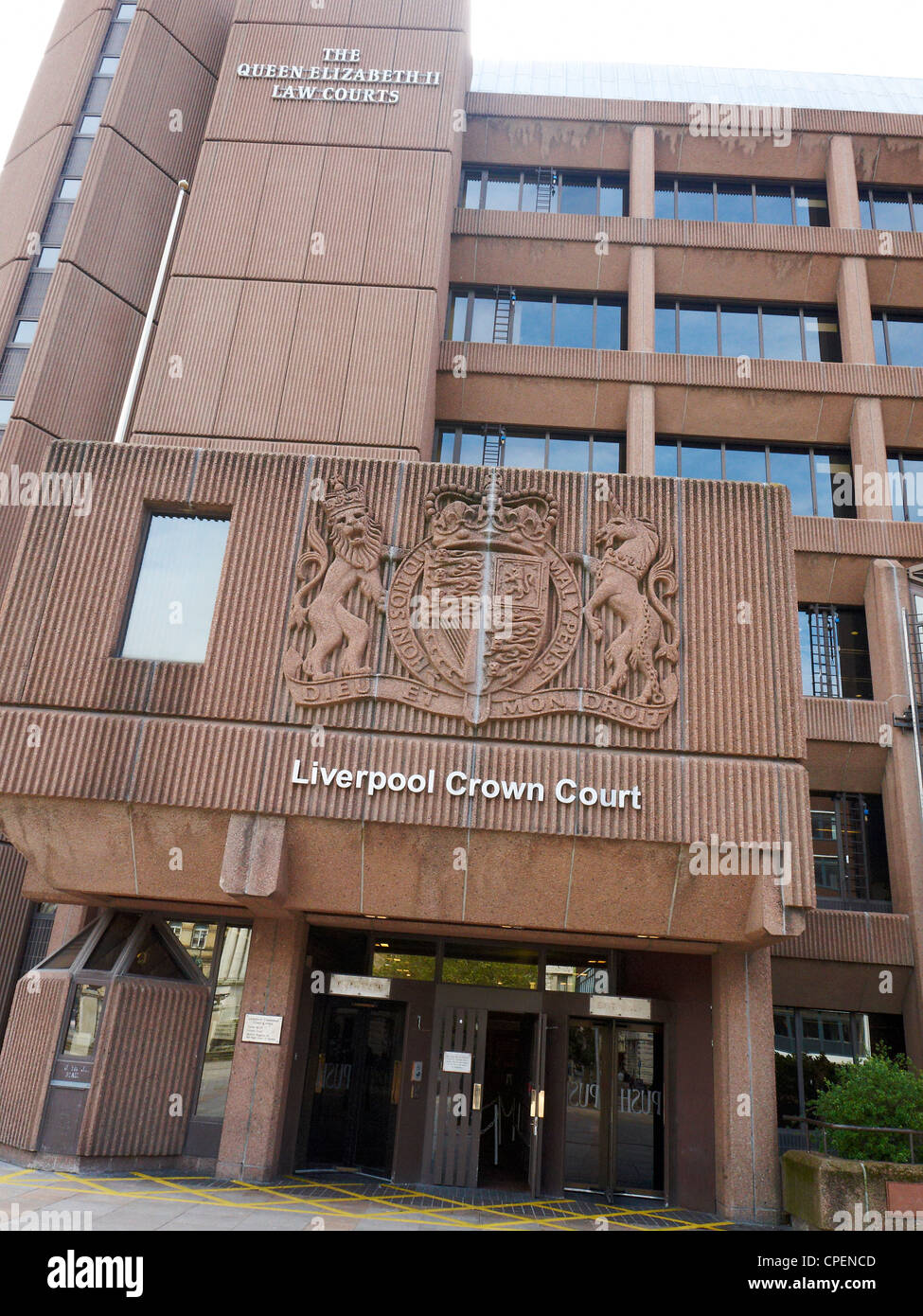 Draußen im liverpool crown court -Fotos und -Bildmaterial in hoher ...