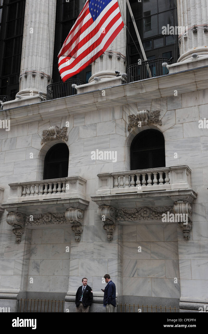 Stock market traders new york -Fotos und -Bildmaterial in hoher ...