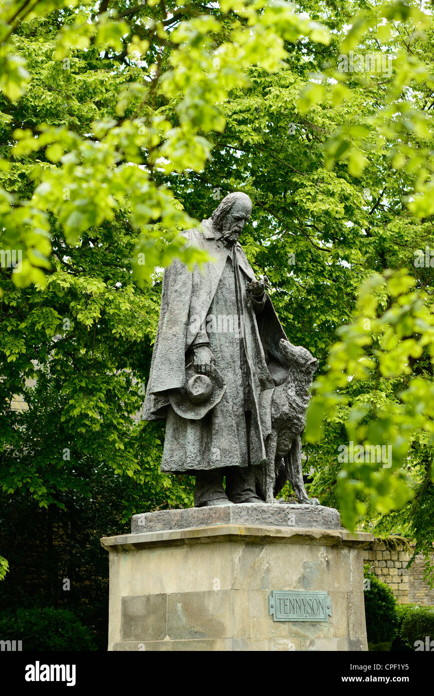Lord tennyson statue -Fotos und -Bildmaterial in hoher Auflösung – Alamy