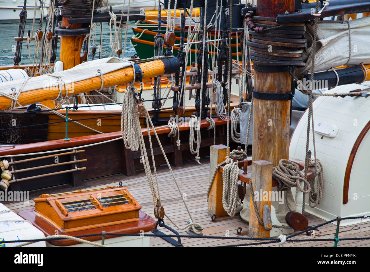 Segel segelschiff schiffe -Fotos und -Bildmaterial in hoher Auflösung ...