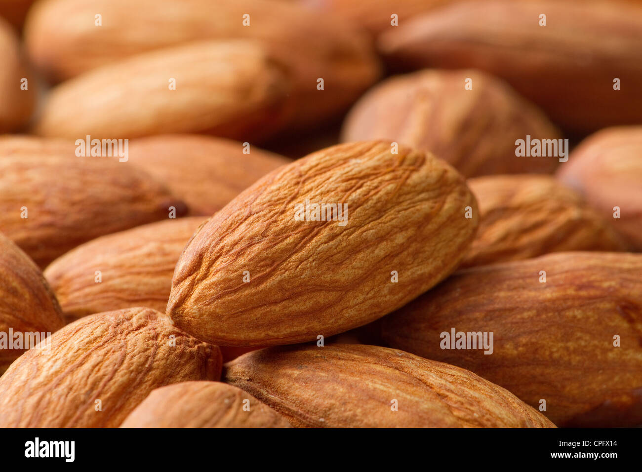 Mandeln eating -Fotos und -Bildmaterial in hoher Auflösung – Alamy
