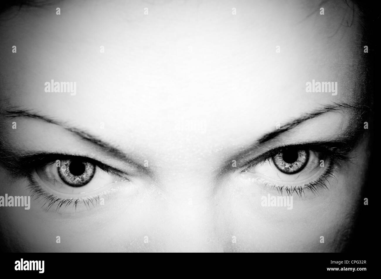 Frau mädchen magnetische augen auge -Fotos und -Bildmaterial in hoher Auflösung – Alamy