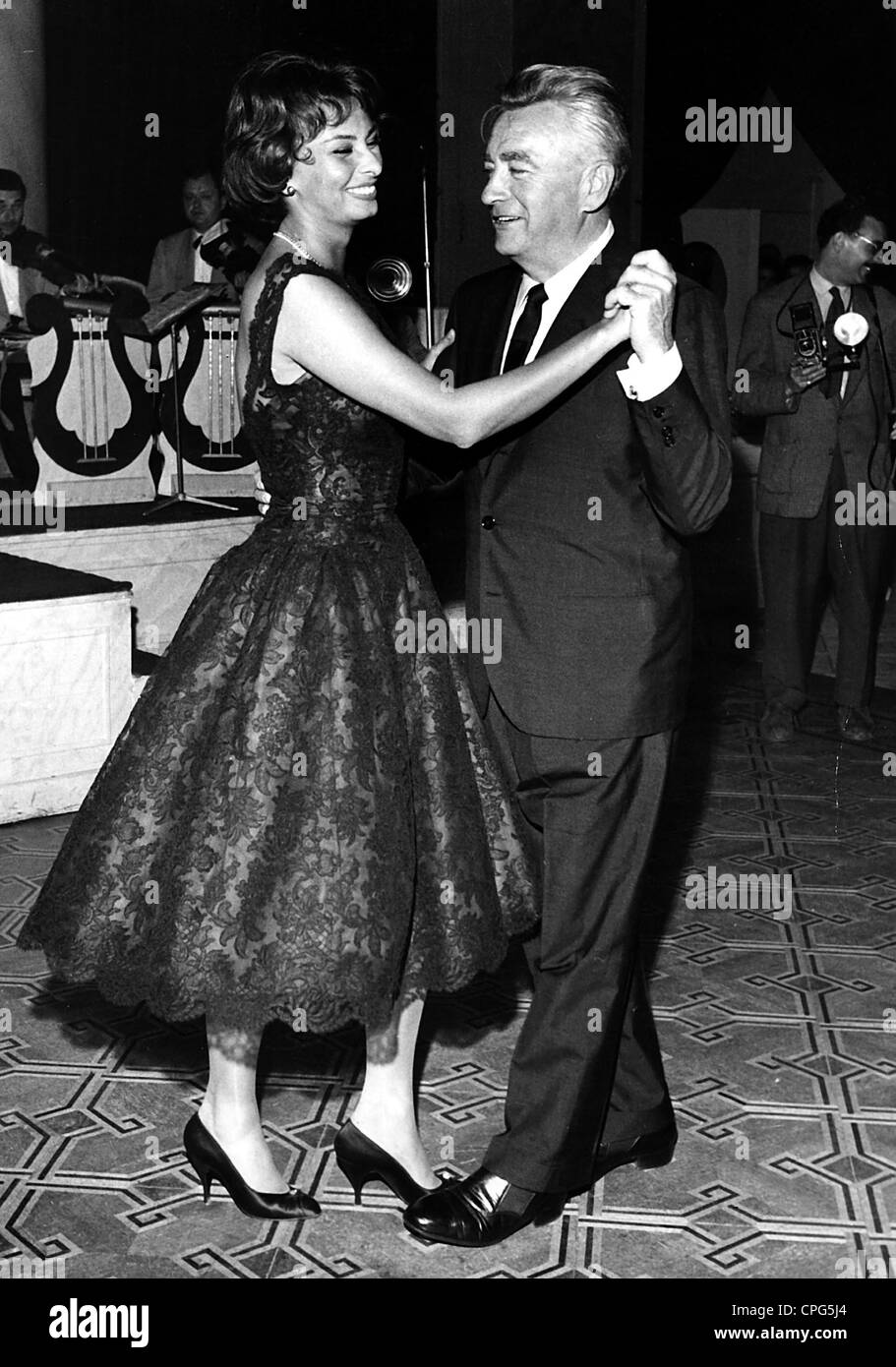 Sophia loren actress 1958 -Fotos und -Bildmaterial in hoher Auflösung ...