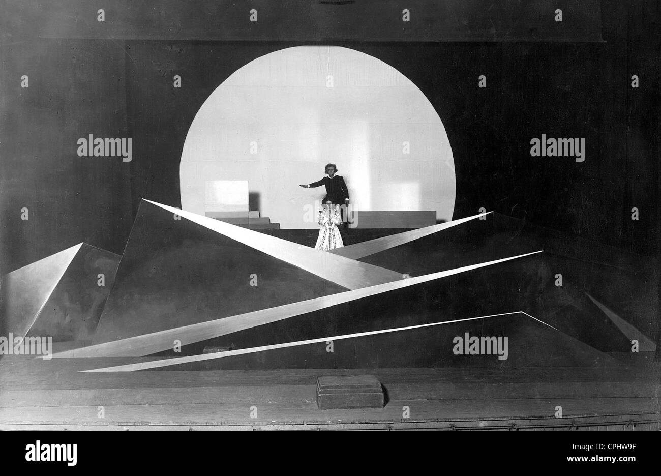 "Don Juan Und Faust" mit Bühnenbild von Oskar Schlemmer, 1925 ...