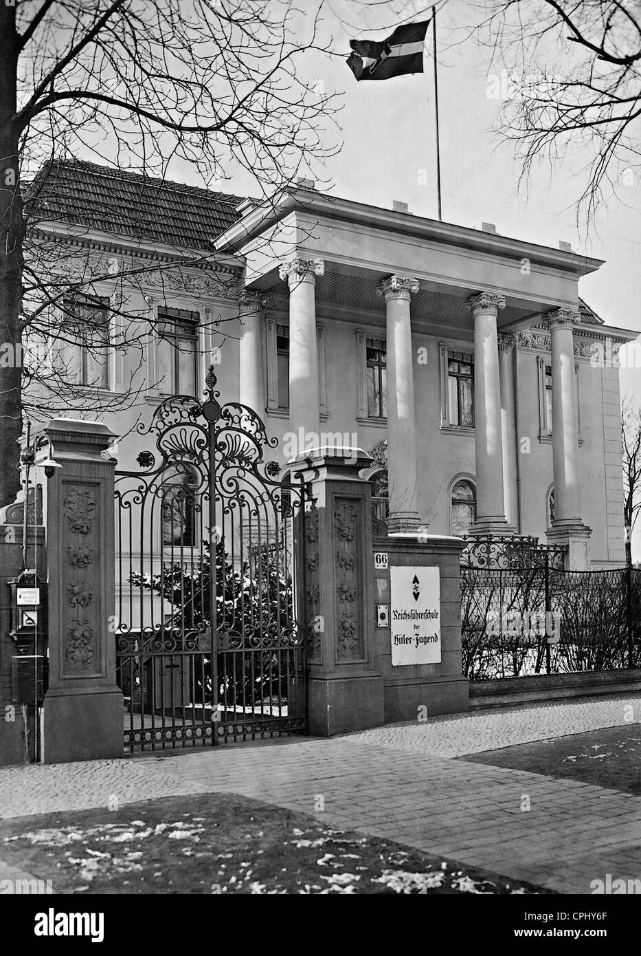 Hitler school -Fotos und -Bildmaterial in hoher Auflösung – Alamy
