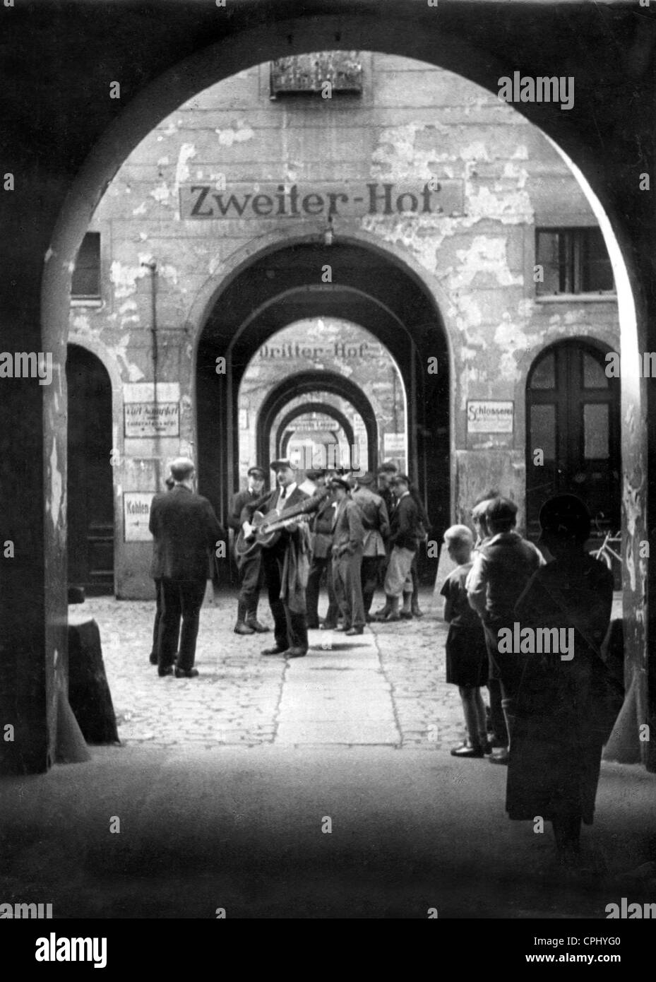 Ein Hinterhof in "Meyers Hof" in Berlin, 1932 Stockfotografie - Alamy