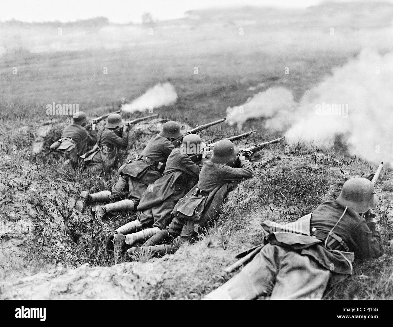 Soldiers of the reichswehr -Fotos und -Bildmaterial in hoher Auflösung ...
