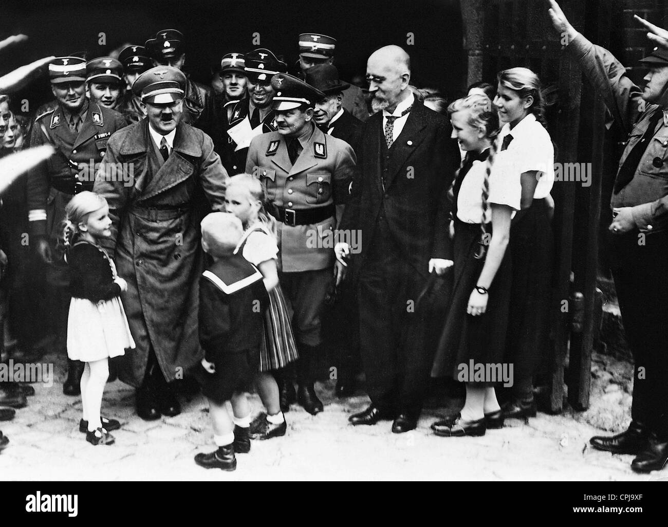 Adolf Hitler mit Kindern, 1936 Stockfoto, Bild: 48346103 - Alamy
