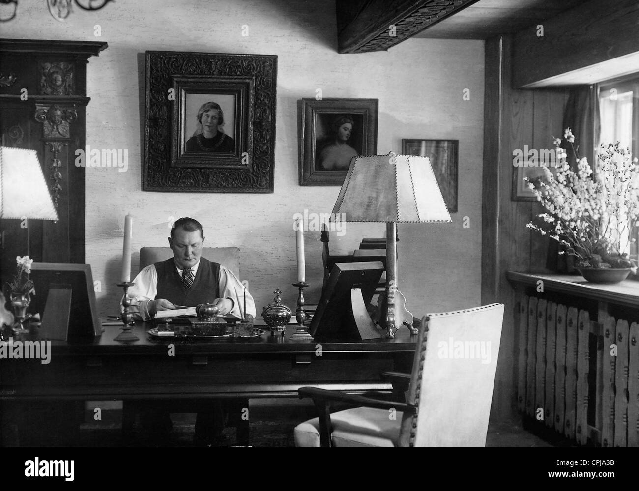 Hermann goring in office in -Fotos und -Bildmaterial in hoher Auflösung ...