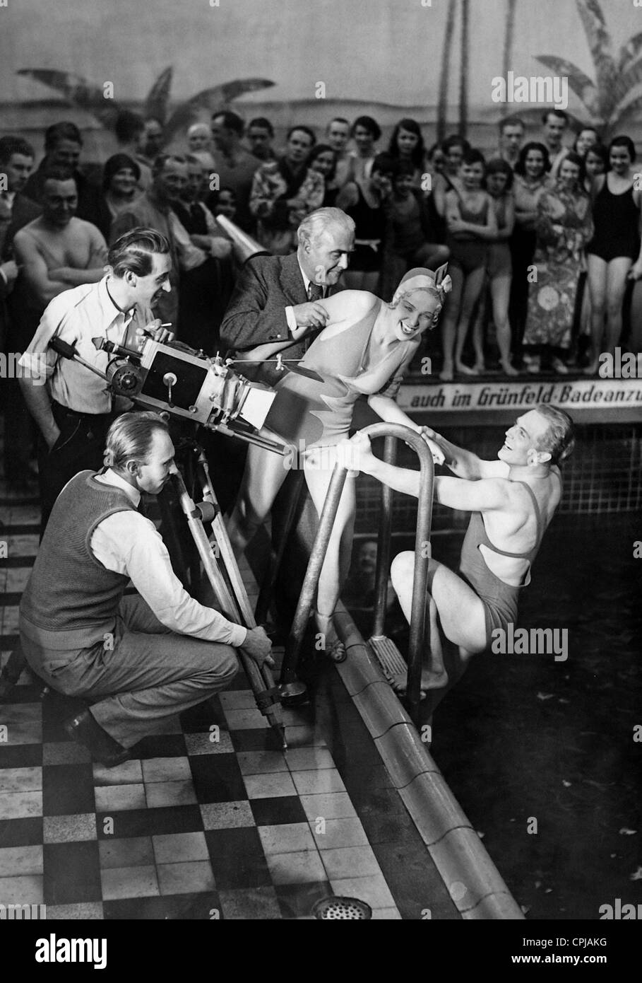 Carl Froelich, Gitta Alpar und Gustav Froehlich bei den Dreharbeiten ...