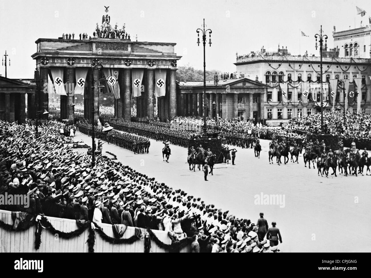 Victory parade berlin 1940 -Fotos und -Bildmaterial in hoher Auflösung ...